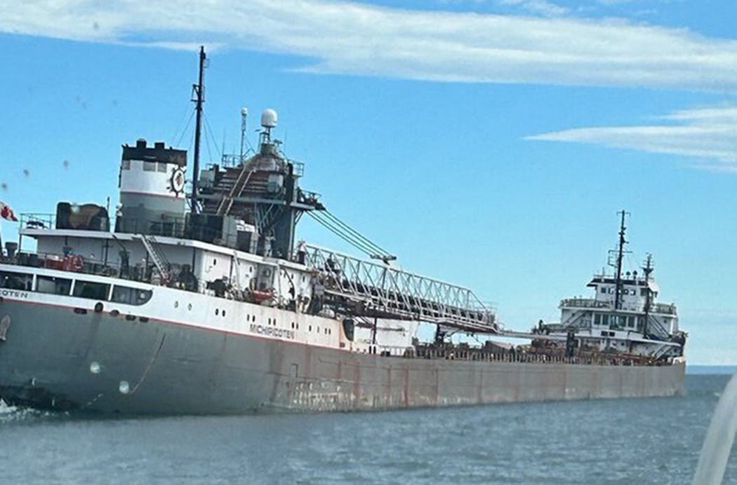 Large Crack Discovered in Hull of Great Lakes Freighter – Seaway Review